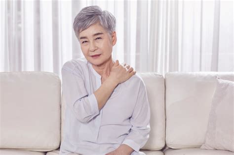 통증 나이 탓 방치하면 안 되는 이유