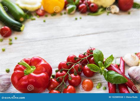 Vegetais Crus Diferentes Foto De Stock Imagem De Tabela 152089558