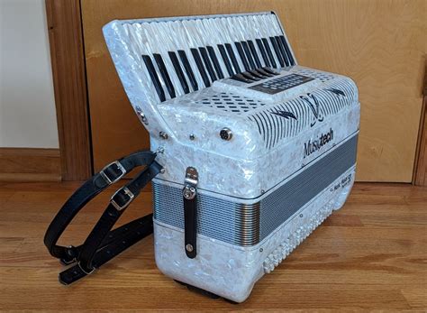 Siwa And Music Maker Digital 50 Reedless Midi Accordion