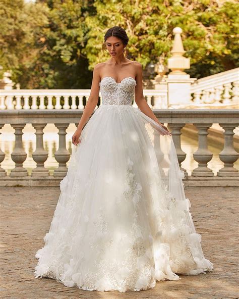 Sweetheart Neckline Wedding Dress Ideas For Brides ★ Sweetheart