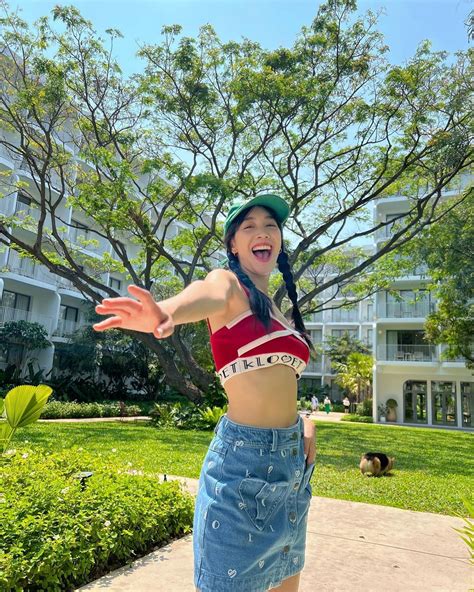 คุณ มิน พีชญา เอวลอย 5 รูป