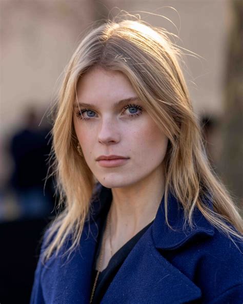 Model Tora Grieg Cappelen Street Style At Chloe Fw25 Paris Fashion Week London Et Paris