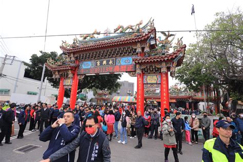 大年初一走春！ 盧市長訪宮廟發「龍年」小紅包：祝福運昌龍 蕃新聞