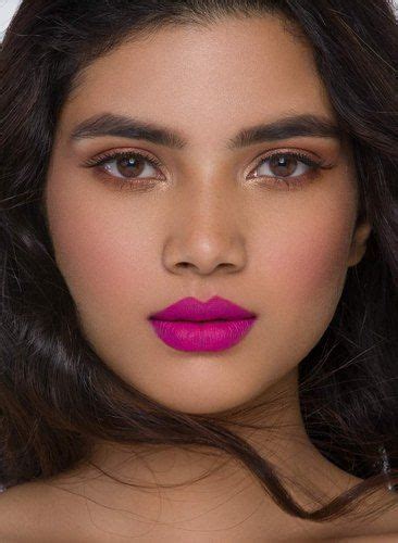 Sugar Matte As Hell Crayon Lipstick 02 Mary Poppins Fuchsia मैट