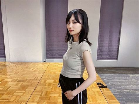 山下美月のおなかポッコリ画像に「妊娠疑惑」が浮上も、ファンは余裕でスルー モデルプレス