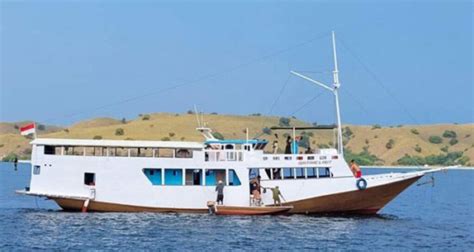 Lombok Sumbawa Labuan Bajo Komodo Boat Tour 4Days 3Nights Exploring