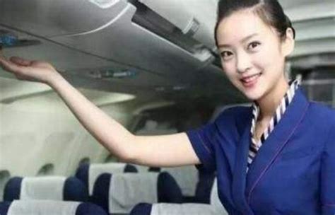 乘坐飞机的时候，可以向空姐要第二份免费餐饮吗？空姐是这样说的