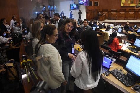 La disolución de la Asamblea Nacional una salida constitucional que golpearía a las