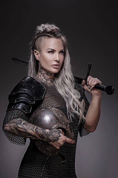 Kunstdruck Sword Wielding Viking Warrior Blonde Female Poster