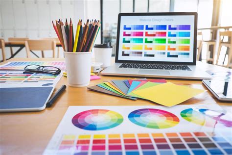 espacio de trabajo del diseñador gráfico 1268226 Foto de stock en Vecteezy