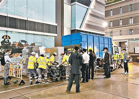 深水埗打擊阻街 檢5噸物品 東方日報