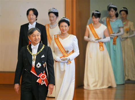 《新年祝賀の儀で注目》皇后雅子さまたち女性皇族が4年ぶりにティアラご着用 愛子さまは黒田清子さんから借りたティアラとローブ・デコルテで可憐な姿