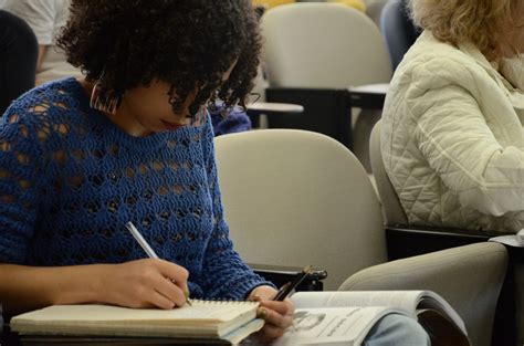 Participe do nosso curso online de redação para o ENEM Biblioteca de São Paulo