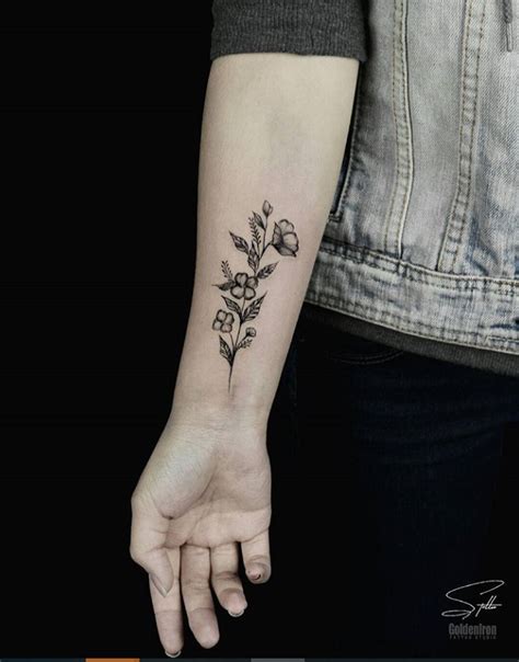 25 Delicate Small Flower Wrist Placement Tattoo Unique Ideas For Woman