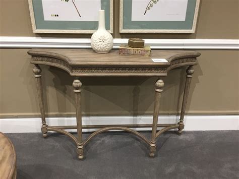 Pin By Carisa Mahnken Design Guild On 736p Hall Bedroom Design Entryway Tables Entryway