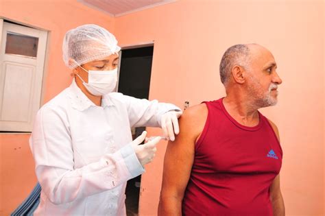 São Cristóvão disponibiliza 4ª dose reforço para idosos de 70 anos ou