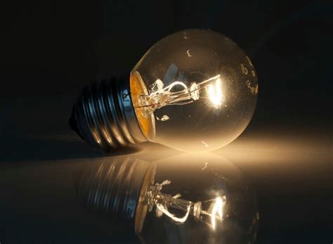 Incandescent Lamp Definition Inventor Types Examples 49 Off