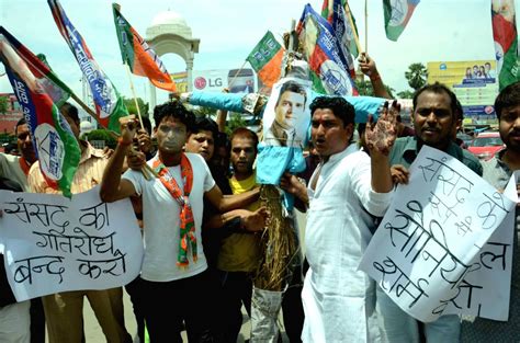 Bjp Workers Burn Effigies Rahul Gandhi