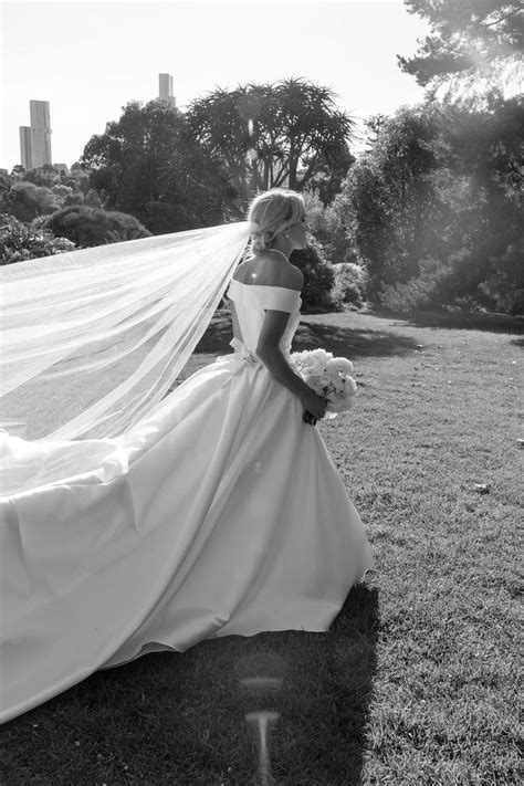 Gretta Van Riel Classic White Wedding In Australia Wedding Pics Wedding Photo Inspiration