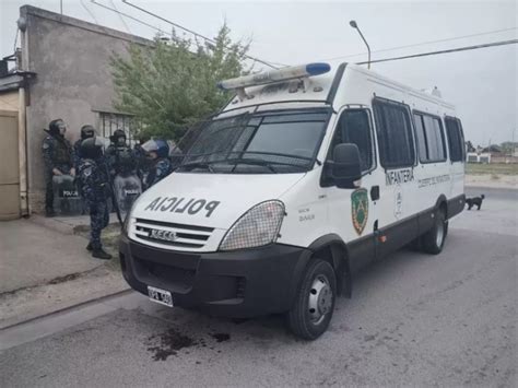 Allanamientos En Bahía Blanca Drogas Armas Dinero Y Tres Detenidos
