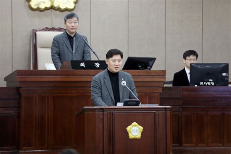 수원특례시의회 제389회 임시회 개회 ‘윤석열 대통령 탄핵 인용결정 촉구 결의안 채택