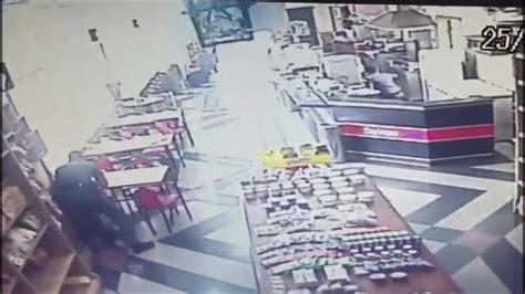 Vídeo Vídeo mostra a troca de tiros que terminou morte de policial