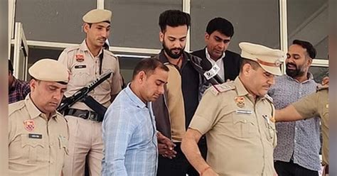 Ed की रडार पर एल्विश यादव मनी लांड्रिंग केस में दर्ज की Fir सांप का