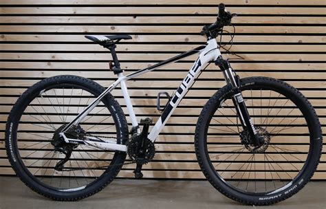 Cube Attention Cmpt 29 Udv 3x10 47cm Hvid Brugt Baisikeli