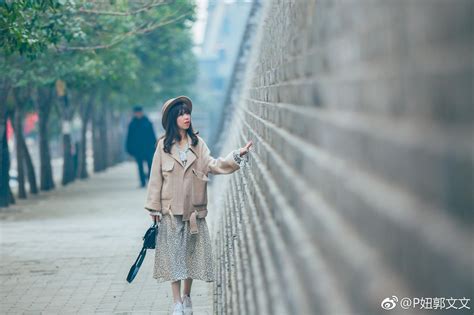 六百年的城墙如今让你随便触摸一首西安人的歌