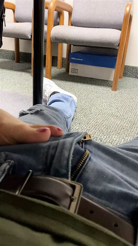 Meine Chefin Benutzt Ihre Füße Unter Dem Tisch Xhamster