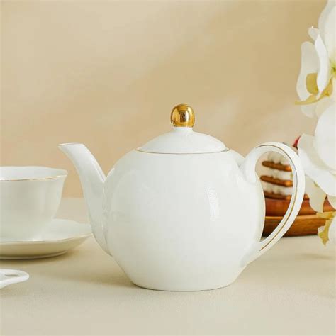 White Porcelain Teapot Classic Design Teapot Kettles With Gold Trim