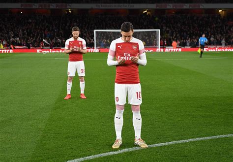 IAN WRIGHT INSISTS WHICH ARSENAL STAR NEEDS TO BE PLAYING Ian Wright Fan