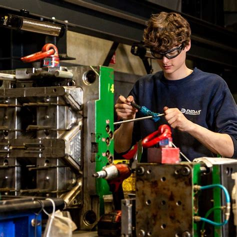 Expert In Plastic Injection Moulding And Sustainable Crates Didak Injection