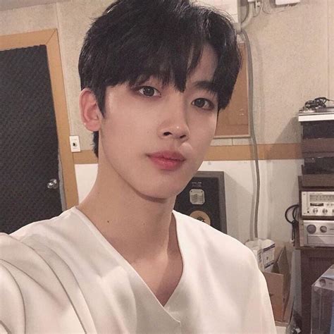 더쿠 김요한 셀카 모음