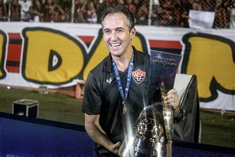 Jornal Correio Vitória Renova Contrato Com Léo Condé Para A Temporada