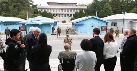 판문점 설명듣는 영연방 4개국 참전용사