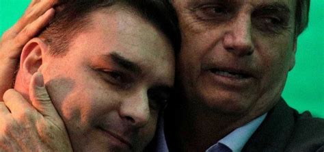 Após Reconhecer Derrota Do Pai Flávio Bolsonaro Diz Estar Com Ele Para