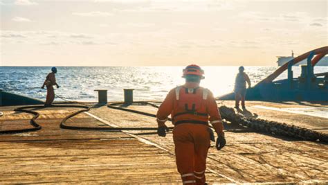 Cepem está ofertando diversas vagas de emprego para o setor offshore e onshore no Rio de Janeiro