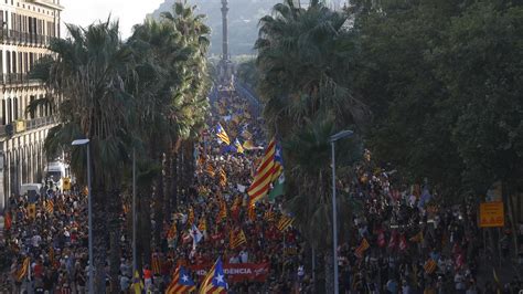 Miles De Independentistas Salen A La Calle En Una Diada Marcada Por Las