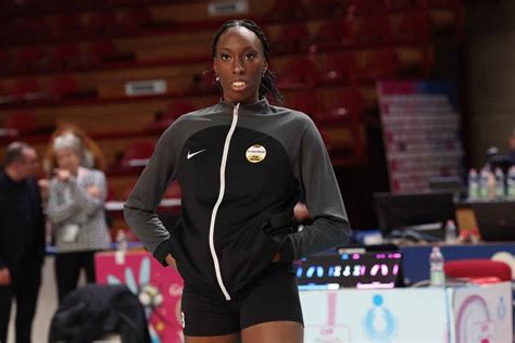 Paola Egonu sapete chi è la sua ex fidanzata Una sportiva famosissima FOTO DonnaPOP