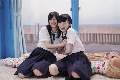 よっちゃん（18）うみちゃん（18）マジックミラー号 もうすぐ夏休み！田舎で育った夏服女子校生がはじめてのオモチャで激イキ絶頂体験！ こちょこちょ