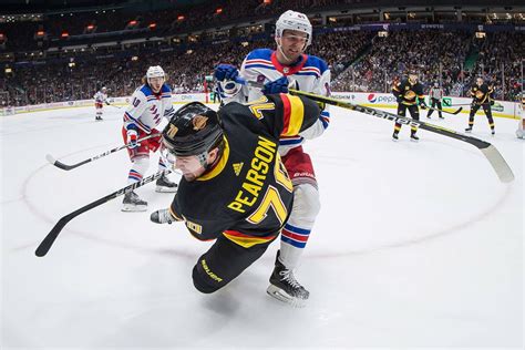 Lucky 7 Red Hot Canucks Extend Win Streak With 2 1 Triumph Over