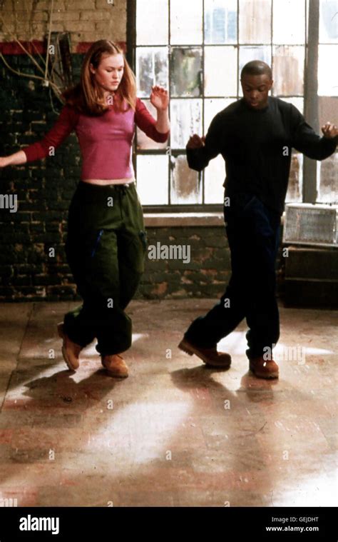 Sara Julia Stiles Derek Sean Patrick Thomas Local Caption