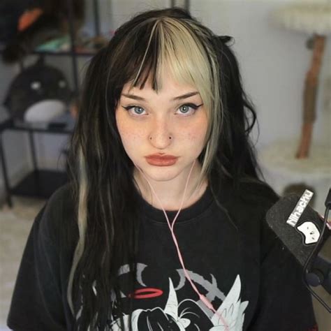 Niki Nihachu Aesthetic Hair Half Dyed Hair Hair Streamer