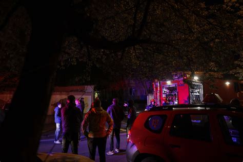B Incendiu în Sectorul din București Zeci de oameni au ieșit speriați din case M am