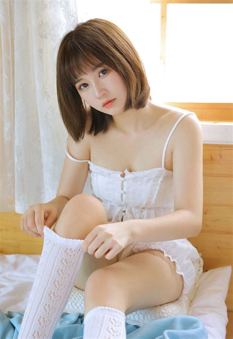 长发飘飘、朱颜如玉、皓齿明眸举手投足勾魂摄魄一笑一颦万种风情身姿￿138930290