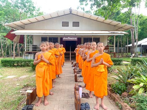 📌ตั้งแถวปฏิญานตน โรงเรียนเตรียมพุทธศาสตร์ เขาแก้วเสด็จ