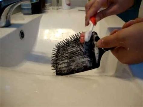 Come Pulire Per Bene Pettini E Spazzole Beauty