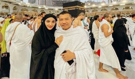 Masya Allah Keluarga Anang Hermansyah Berbagi Takjil Di Makkah