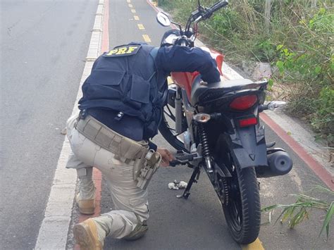 Prf Recupera Moto Roubada Duas Vezes Homem Andava Com Documentos